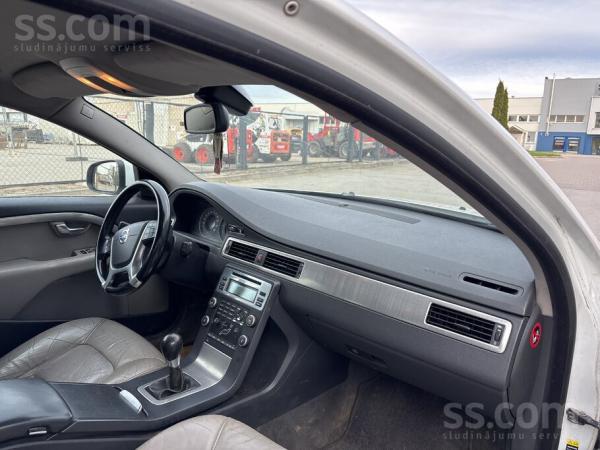 Balts Volvo V70 2009 Valmiera, ar dzinēja tilpumu 2.00 L un nobraukumu 381 tūkst. km par 1700 €, foto 8 vietnē AUTOMOTO.COM.LV