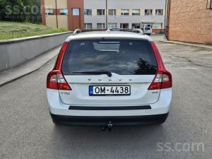 Белый Вольво В70 2009 в Екабпилс, объемом двигателя 2.40 л и пробегом 283 тыс. км за 4890 €, фото 9 на AUTOMOTO.COM.LV