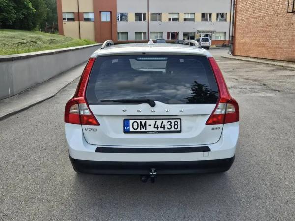 Белый Вольво В70 2009 в Екабпилс, объемом двигателя 2.40 л и пробегом 283 тыс. км за 4890 €, фото 8 на AUTOMOTO.COM.LV