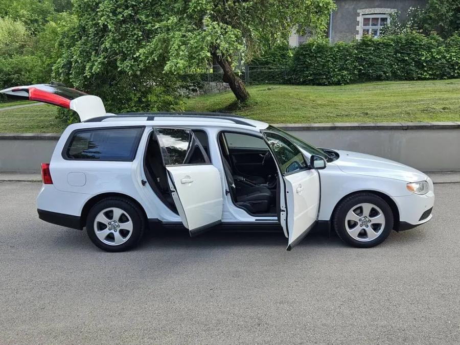 Белый Вольво В70 2009 в Екабпилс, объемом двигателя 2.40 л и пробегом 283 тыс. км за 4890 €, фото 23 на AUTOMOTO.COM.LV