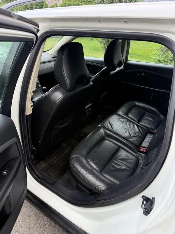 Balts Volvo V70 2009 Ukmergė, ar dzinēja tilpumu 2.00 L un nobraukumu 399 tūkst. km par 2800 €, foto 6 vietnē AUTOMOTO.COM.LV