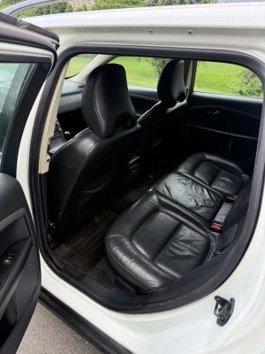 Balts Volvo V70 2009 Ukmergė, ar dzinēja tilpumu 2.00 L un nobraukumu 399 tūkst. km par 2800 €, foto 7 vietnē AUTOMOTO.COM.LV