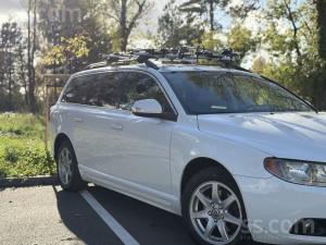 White Volvo V70 2009 in Riga, with an engine capacity of 2.40 L and mileage of 364 thousand km for 2950 €, photo 4 on AUTOMOTO.COM.LV