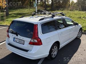 White Volvo V70 2009 in Riga, with an engine capacity of 2.40 L and mileage of 364 thousand km for 2950 €, photo 5 on AUTOMOTO.COM.LV