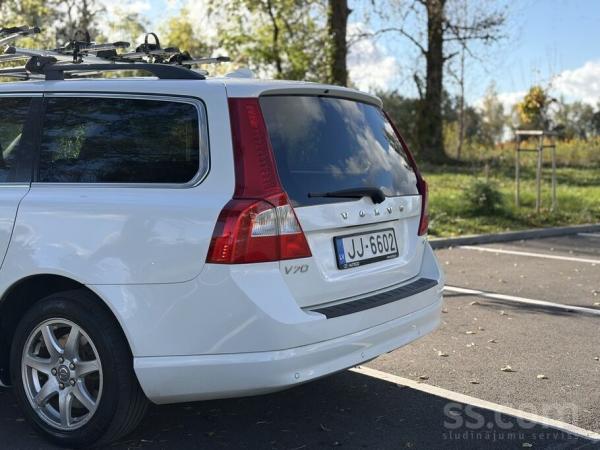 White Volvo V70 2009 in Riga, with an engine capacity of 2.40 L and mileage of 364 thousand km for 2950 €, photo 8 on AUTOMOTO.COM.LV