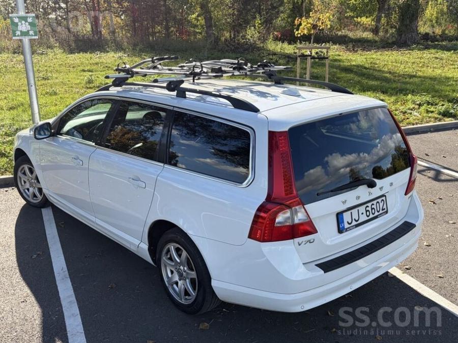 White Volvo V70 2009 in Riga, with an engine capacity of 2.40 L and mileage of 364 thousand km for 2950 €, photo 9 on AUTOMOTO.COM.LV