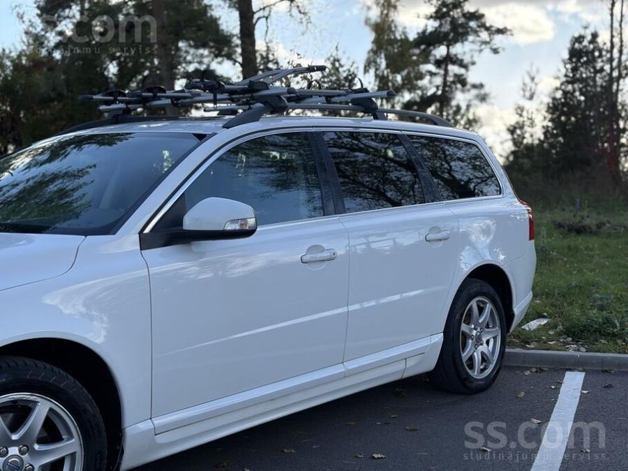 White Volvo V70 2009 in Riga, with an engine capacity of 2.40 L and mileage of 364 thousand km for 2950 €, photo 10 on AUTOMOTO.COM.LV