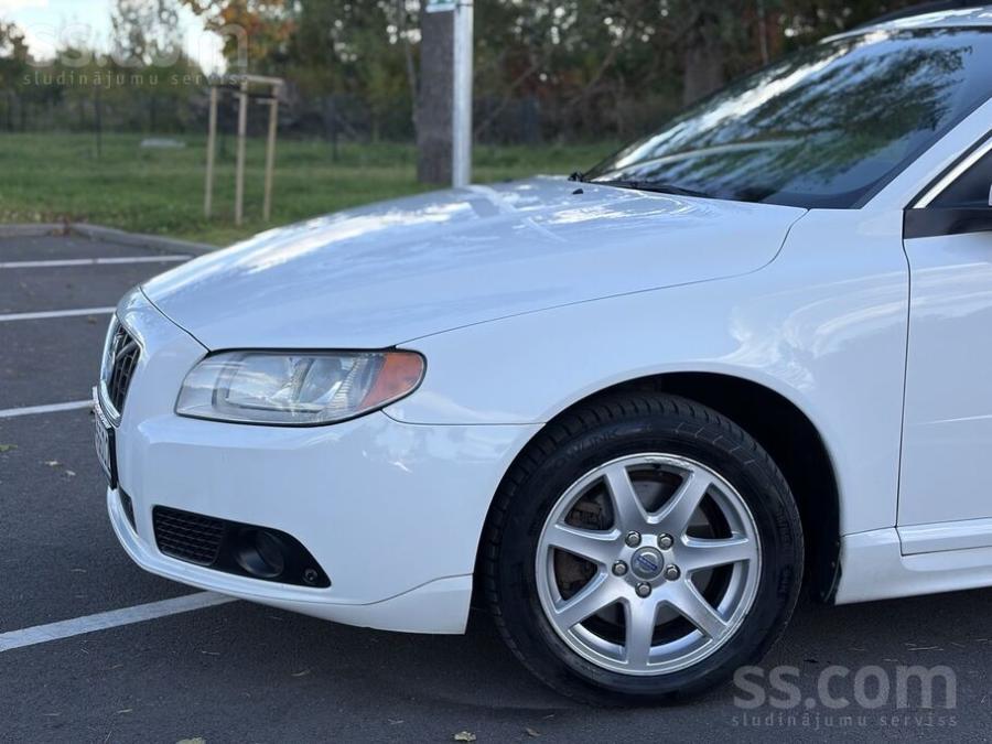White Volvo V70 2009 in Riga, with an engine capacity of 2.40 L and mileage of 364 thousand km for 2950 €, photo 11 on AUTOMOTO.COM.LV