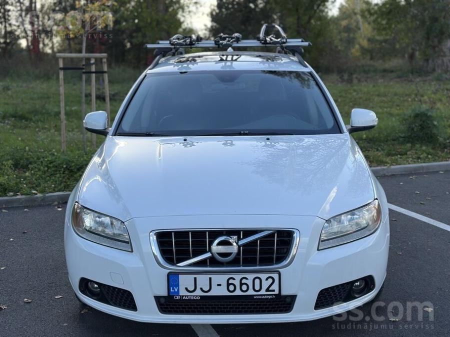 White Volvo V70 2009 in Riga, with an engine capacity of 2.40 L and mileage of 364 thousand km for 2950 €, photo 13 on AUTOMOTO.COM.LV