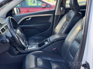 White Volvo V70 2009 in Riga, with an engine capacity of 2.40 L and mileage of 364 thousand km for 2950 €, photo 18 on AUTOMOTO.COM.LV