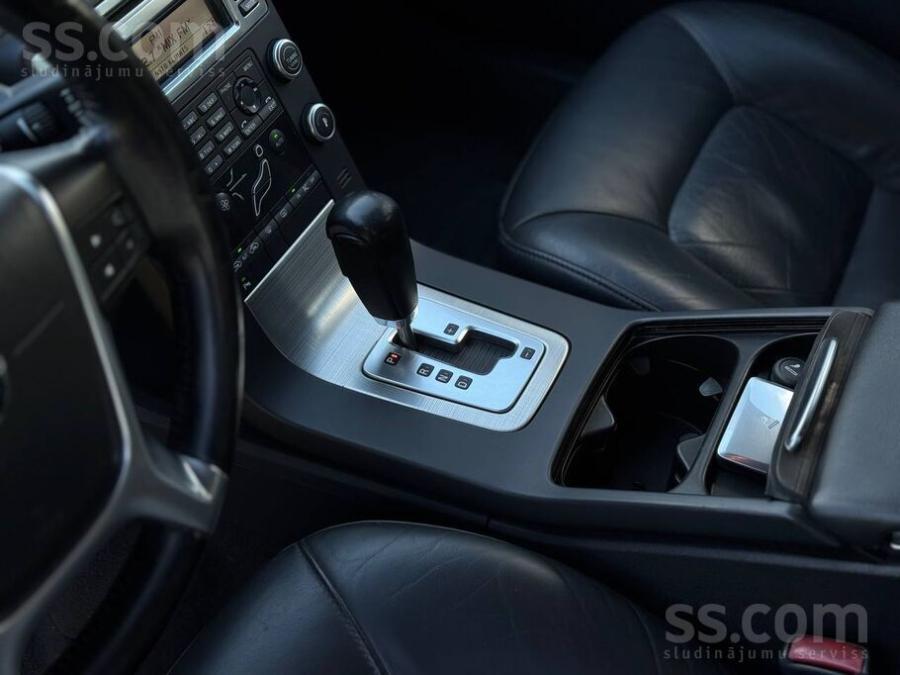 White Volvo V70 2009 in Riga, with an engine capacity of 2.40 L and mileage of 364 thousand km for 2950 €, photo 20 on AUTOMOTO.COM.LV