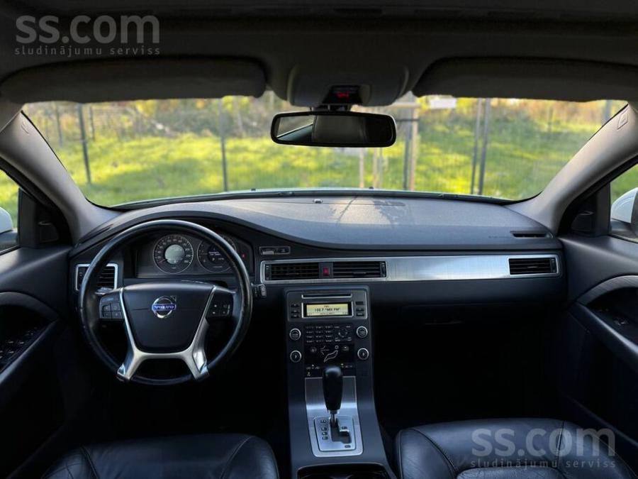 White Volvo V70 2009 in Riga, with an engine capacity of 2.40 L and mileage of 364 thousand km for 2950 €, photo 25 on AUTOMOTO.COM.LV
