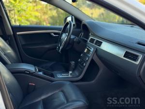 White Volvo V70 2009 in Riga, with an engine capacity of 2.40 L and mileage of 364 thousand km for 2950 €, photo 27 on AUTOMOTO.COM.LV