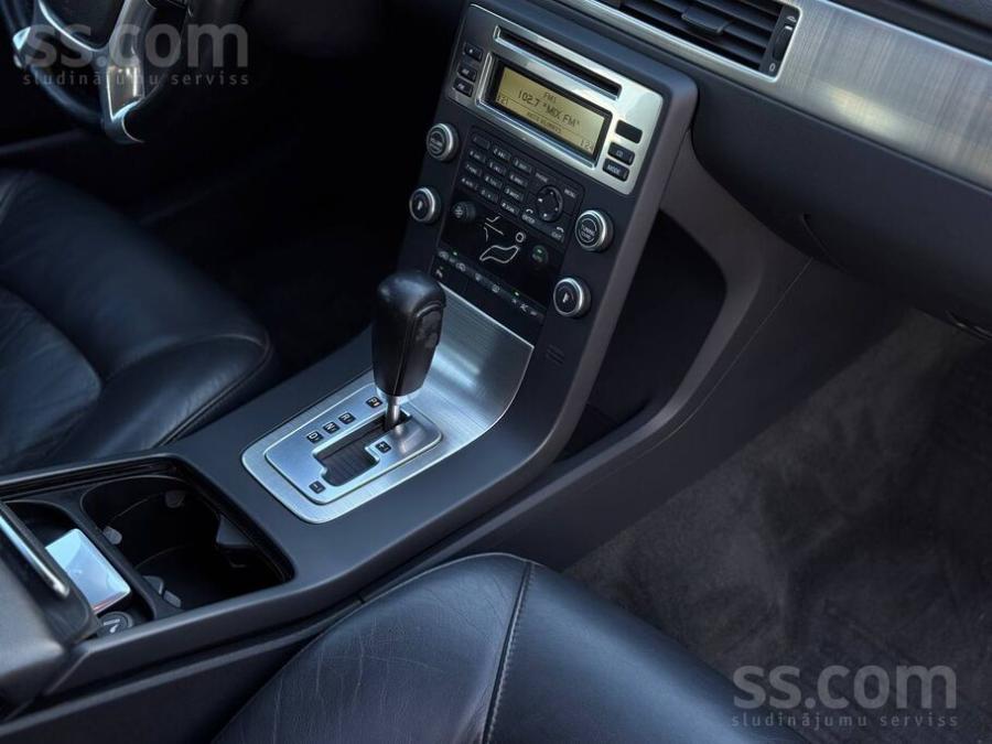 White Volvo V70 2009 in Riga, with an engine capacity of 2.40 L and mileage of 364 thousand km for 2950 €, photo 28 on AUTOMOTO.COM.LV