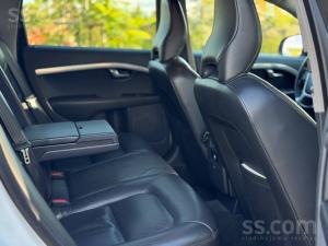 White Volvo V70 2009 in Riga, with an engine capacity of 2.40 L and mileage of 364 thousand km for 2950 €, photo 29 on AUTOMOTO.COM.LV