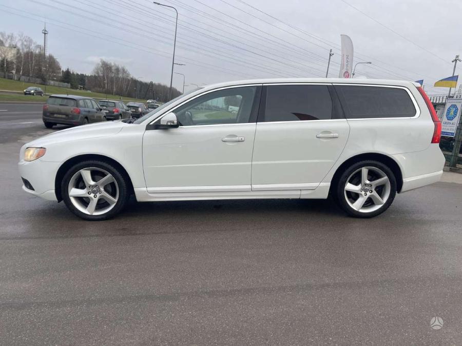 Balts Volvo V70 2010 Kauņa, ar dzinēja tilpumu 2.00 L un nobraukumu 277 tūkst. km par 3650 €, foto 8 vietnē AUTOMOTO.COM.LV