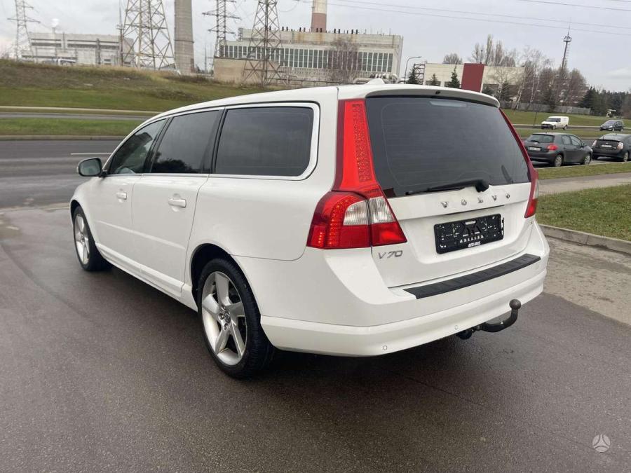 Balts Volvo V70 2010 Kauņa, ar dzinēja tilpumu 2.00 L un nobraukumu 277 tūkst. km par 3650 €, foto 11 vietnē AUTOMOTO.COM.LV