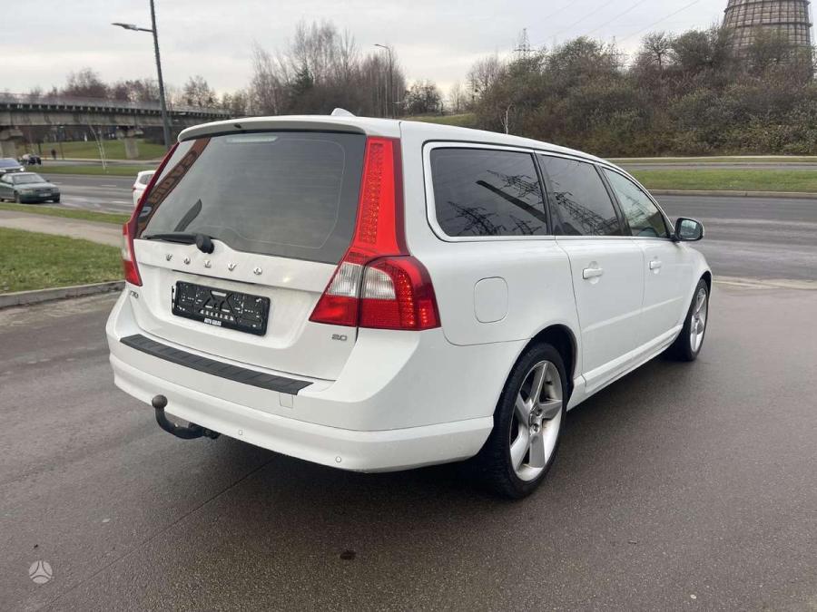Balts Volvo V70 2010 Kauņa, ar dzinēja tilpumu 2.00 L un nobraukumu 277 tūkst. km par 3650 €, foto 13 vietnē AUTOMOTO.COM.LV