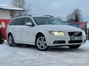 White Volvo V70 2010 in Jelgava, with an engine capacity of 2.40 L and mileage of 0 thousand km for 4750 €, photo 2 on AUTOMOTO.COM.LV