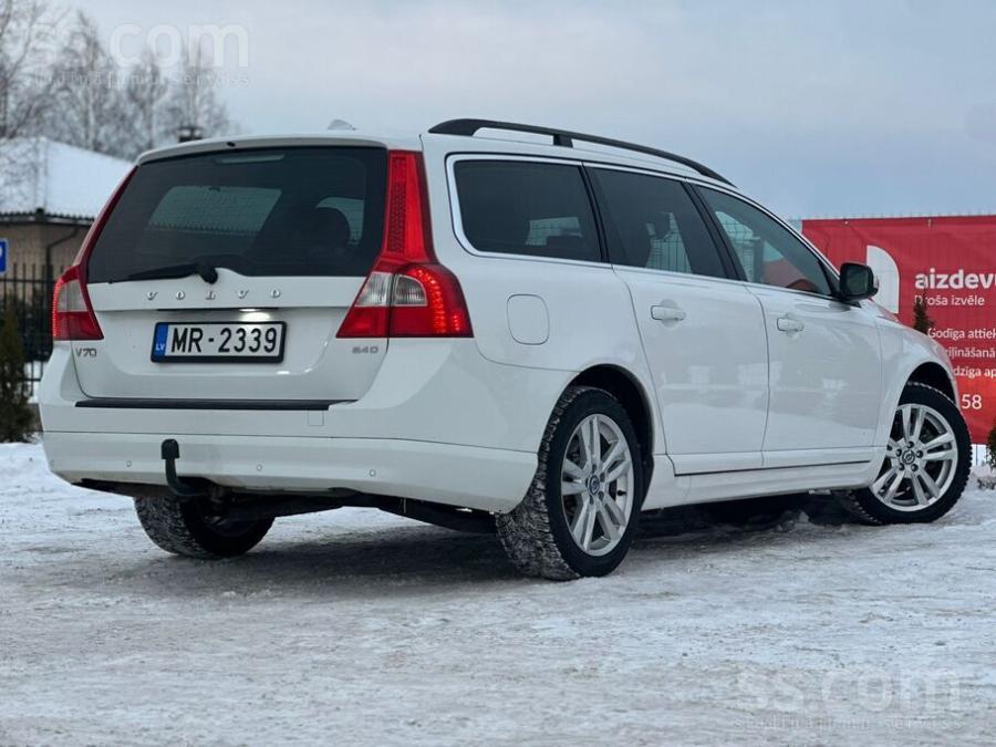 White Volvo V70 2010 in Jelgava, with an engine capacity of 2.40 L and mileage of 0 thousand km for 4750 €, photo 3 on AUTOMOTO.COM.LV