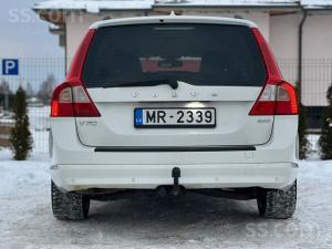 White Volvo V70 2010 in Jelgava, with an engine capacity of 2.40 L and mileage of 0 thousand km for 4750 €, photo 4 on AUTOMOTO.COM.LV