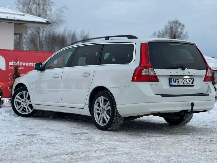 White Volvo V70 2010 in Jelgava, with an engine capacity of 2.40 L and mileage of 0 thousand km for 4750 €, photo 5 on AUTOMOTO.COM.LV