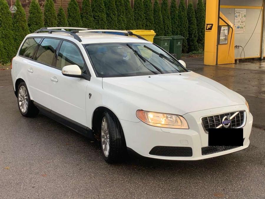 White Volvo V70 2010 in Kaunas, with an engine capacity of 1.56 L and mileage of 290 thousand km for 2750 €, photo 1 on AUTOMOTO.COM.LV