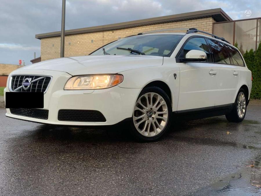 White Volvo V70 2010 in Kaunas, with an engine capacity of 1.56 L and mileage of 290 thousand km for 2750 €, photo 2 on AUTOMOTO.COM.LV