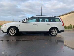 White Volvo V70 2010 in Kaunas, with an engine capacity of 1.56 L and mileage of 290 thousand km for 2750 €, photo 5 on AUTOMOTO.COM.LV