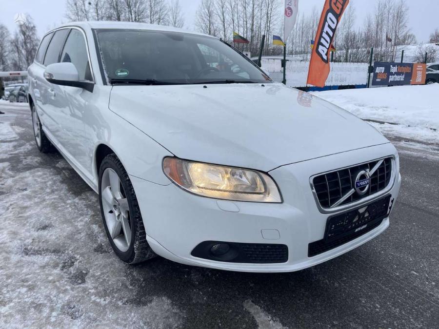 Balts Volvo V70 2010 Kauņa, ar dzinēja tilpumu 2.00 L un nobraukumu 277 tūkst. km par 3650 €, foto 1 vietnē AUTOMOTO.COM.LV