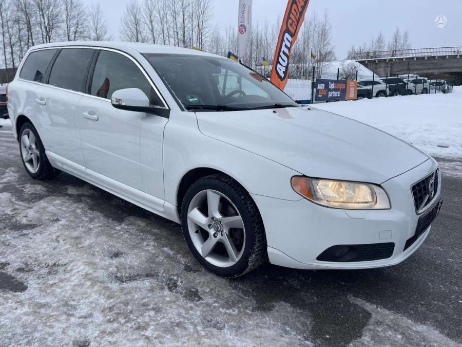 Balts Volvo V70 2010 Kauņa, ar dzinēja tilpumu 2.00 L un nobraukumu 277 tūkst. km par 3650 €, foto 2 vietnē AUTOMOTO.COM.LV