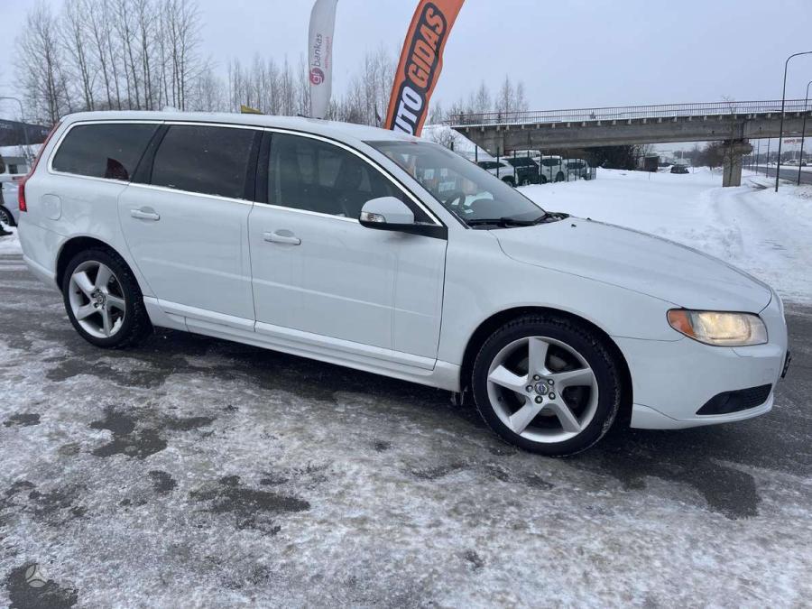 Balts Volvo V70 2010 Kauņa, ar dzinēja tilpumu 2.00 L un nobraukumu 277 tūkst. km par 3650 €, foto 3 vietnē AUTOMOTO.COM.LV
