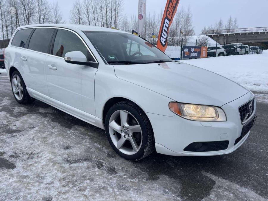 Balts Volvo V70 2010 Kauņa, ar dzinēja tilpumu 2.00 L un nobraukumu 268 tūkst. km par 3650 €, foto 2 vietnē AUTOMOTO.COM.LV