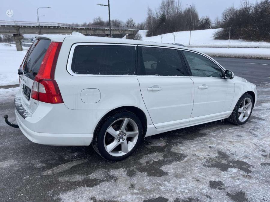 Balts Volvo V70 2010 Kauņa, ar dzinēja tilpumu 2.00 L un nobraukumu 268 tūkst. km par 3650 €, foto 15 vietnē AUTOMOTO.COM.LV