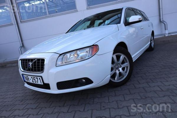 Balts Volvo V70 2010 Rīga, ar dzinēja tilpumu 1.60 L un nobraukumu 0 tūkst. km par 3495 €, foto 2 vietnē AUTOMOTO.COM.LV