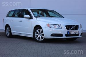 White Volvo V70 2010 in Riga, with an engine capacity of 1.60 L and mileage of 0 thousand km for 3495 €, photo 4 on AUTOMOTO.COM.LV