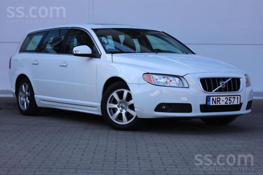 White Volvo V70 2010 in Riga, with an engine capacity of 1.60 L and mileage of 0 thousand km for 3495 €, photo 4 on AUTOMOTO.COM.LV