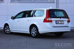 White Volvo V70 2010 in Riga, with an engine capacity of 1.60 L and mileage of 0 thousand km for 3495 €, photo 5 on AUTOMOTO.COM.LV
