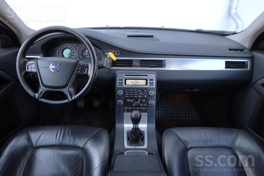 White Volvo V70 2010 in Riga, with an engine capacity of 1.60 L and mileage of 0 thousand km for 3495 €, photo 8 on AUTOMOTO.COM.LV