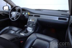 White Volvo V70 2010 in Riga, with an engine capacity of 1.60 L and mileage of 0 thousand km for 3495 €, photo 11 on AUTOMOTO.COM.LV