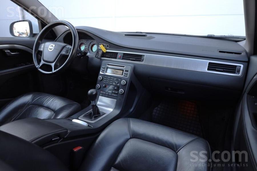 White Volvo V70 2010 in Riga, with an engine capacity of 1.60 L and mileage of 0 thousand km for 3495 €, photo 11 on AUTOMOTO.COM.LV