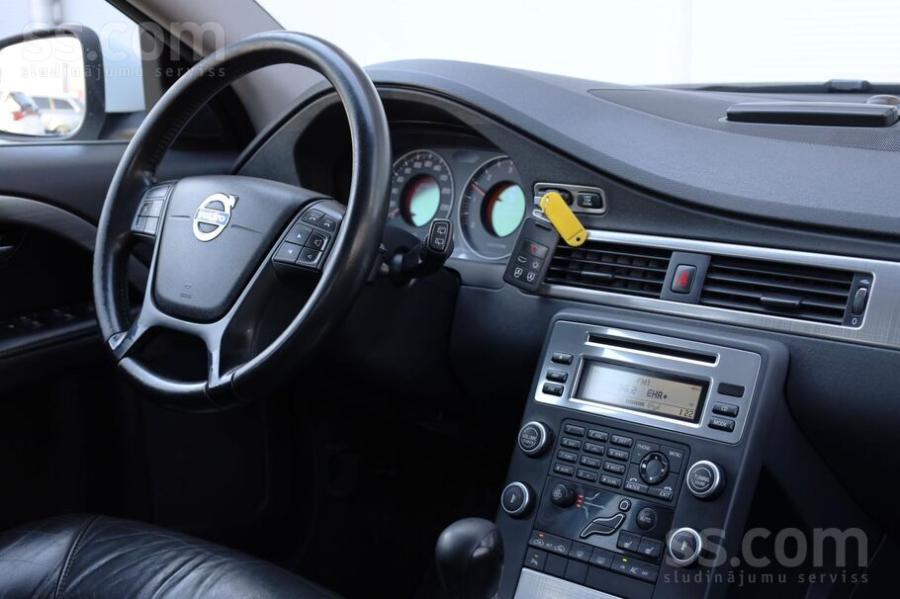 White Volvo V70 2010 in Riga, with an engine capacity of 1.60 L and mileage of 0 thousand km for 3495 €, photo 12 on AUTOMOTO.COM.LV