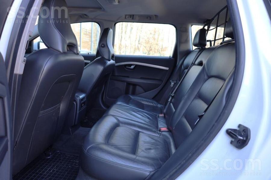 White Volvo V70 2010 in Riga, with an engine capacity of 1.60 L and mileage of 0 thousand km for 3495 €, photo 14 on AUTOMOTO.COM.LV