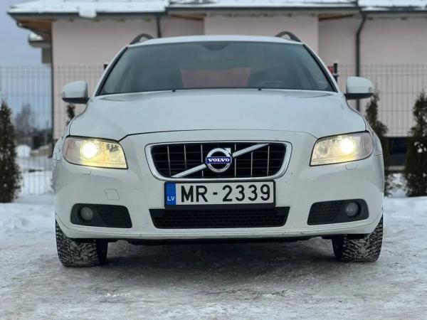 Balts Volvo V70 2010 Jelgava, ar dzinēja tilpumu 2.40 L un nobraukumu 292 tūkst. km par 4750 €, foto 2 vietnē AUTOMOTO.COM.LV