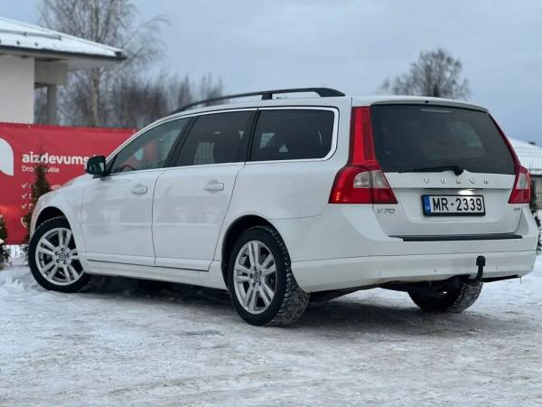 Balts Volvo V70 2010 Jelgava, ar dzinēja tilpumu 2.40 L un nobraukumu 292 tūkst. km par 4750 €, foto 6 vietnē AUTOMOTO.COM.LV