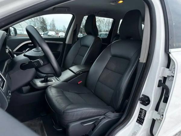 Balts Volvo V70 2010 Jelgava, ar dzinēja tilpumu 2.40 L un nobraukumu 292 tūkst. km par 4750 €, foto 7 vietnē AUTOMOTO.COM.LV