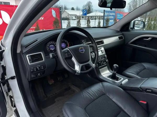 Balts Volvo V70 2010 Jelgava, ar dzinēja tilpumu 2.40 L un nobraukumu 292 tūkst. km par 4750 €, foto 8 vietnē AUTOMOTO.COM.LV