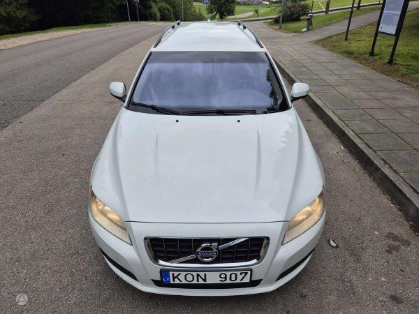 White Volvo V70 2010 in Telschi, with an engine capacity of 2.40 L and mileage of 327 thousand km for 3900 €, photo 1 on AUTOMOTO.COM.LV