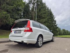 Белый Вольво В70 2010 в Тельшяй, объемом двигателя 2.40 л и пробегом 327 тыс. км за 3900 €, фото 5 на AUTOMOTO.COM.LV