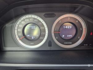 Белый Вольво В70 2010 в Тельшяй, объемом двигателя 2.40 л и пробегом 327 тыс. км за 3900 €, фото 6 на AUTOMOTO.COM.LV
